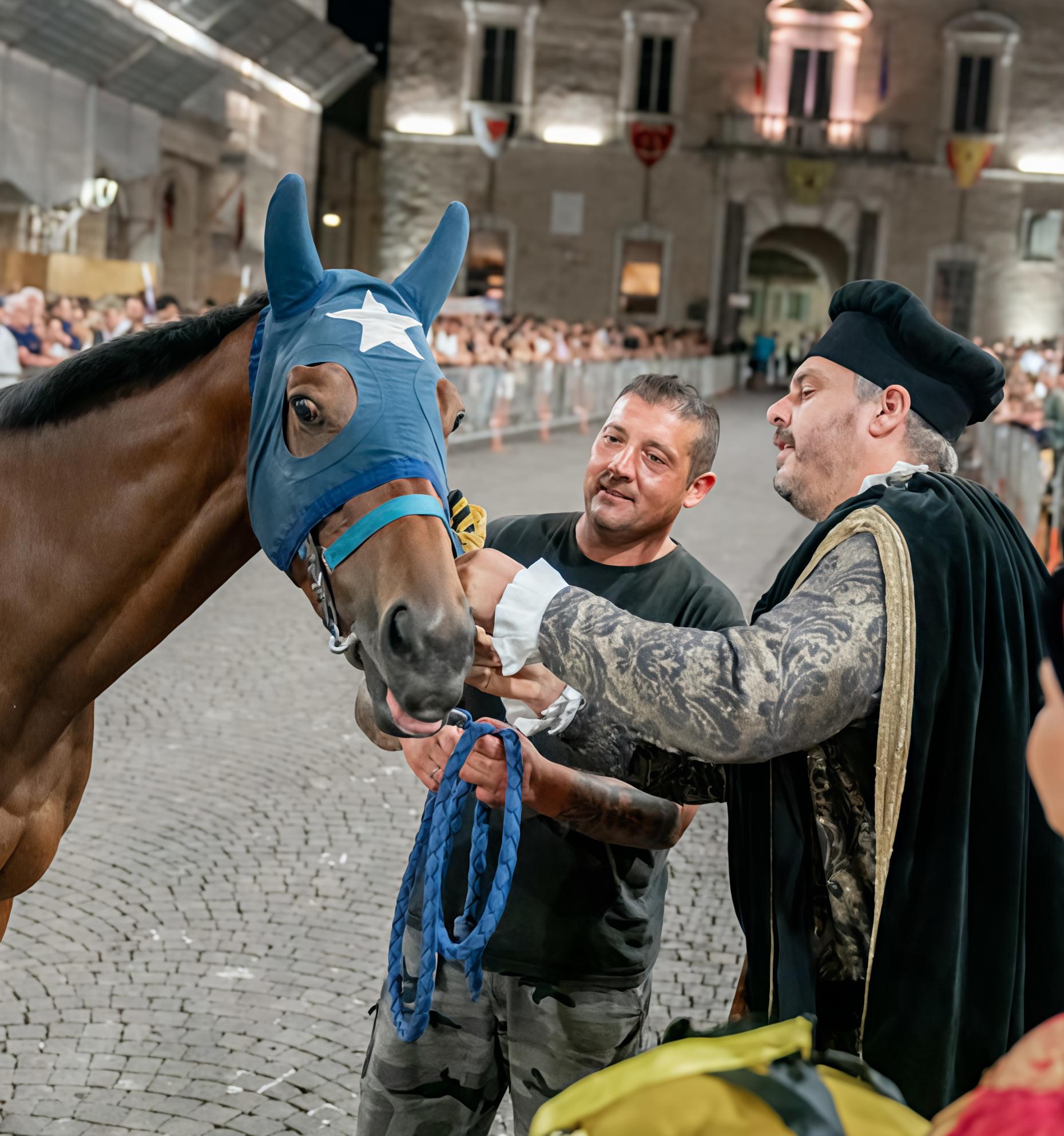 Fermo torna al Medioevo per il palio. Oggi la Cavalcata dell’Assunta