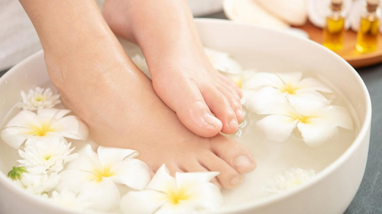 The Right Way to Exfoliate Feet At Home To Avoid Cracks And Infections