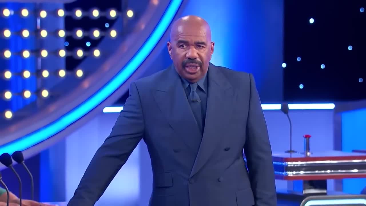 Top 4 TV hosts who perform at comedy clubs.