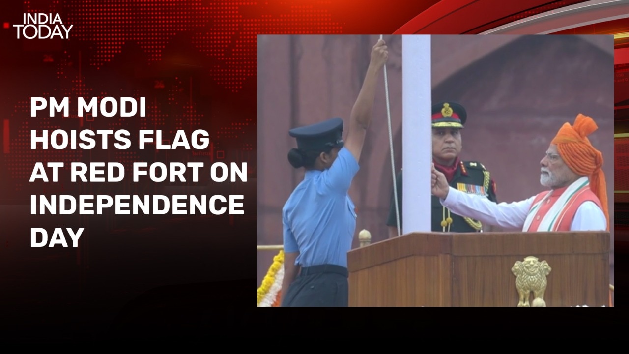 PM Modi hoists national flag at Red Fort on 79th Independence Day