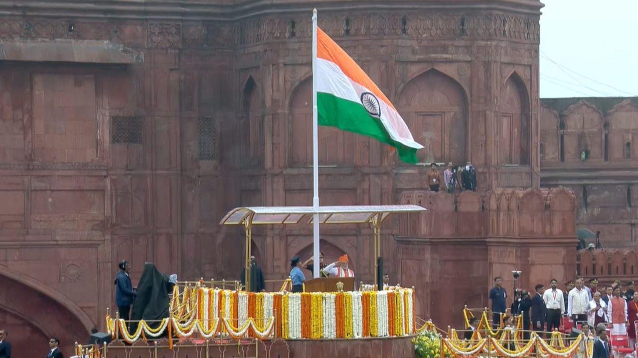 Pm Modi Hoists Tricolour At Red Fort As India Celebrates 79th