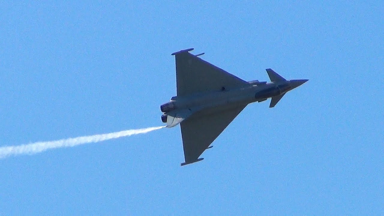 Thunderous RAF Typhoon jet noise at sunny Shoreham Airshow