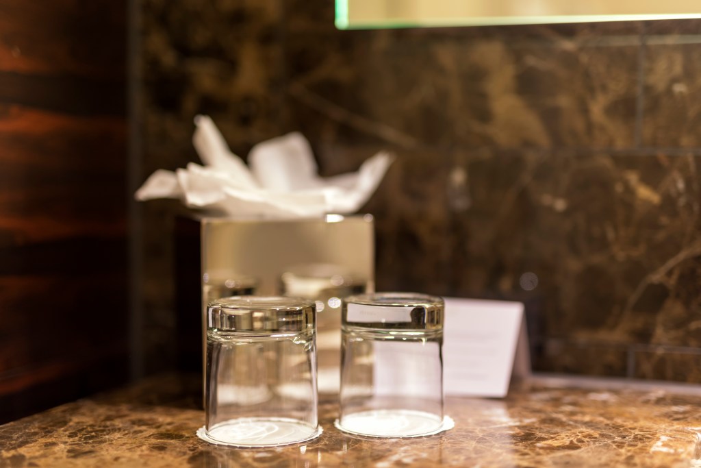 5 things hotel workers warn you should avoid touching in your room
