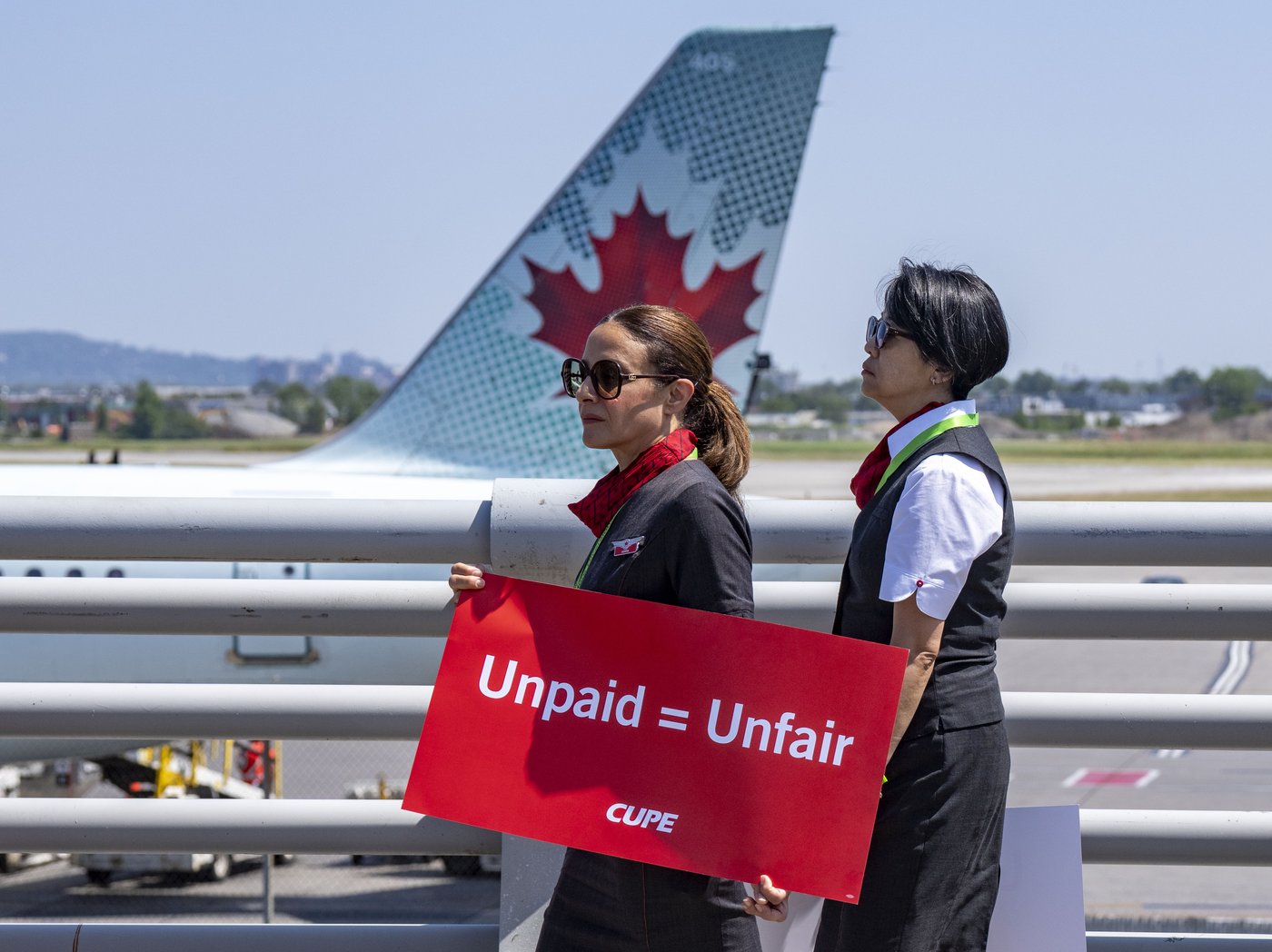 Air Canada, flight attendants in final day before strike deadline