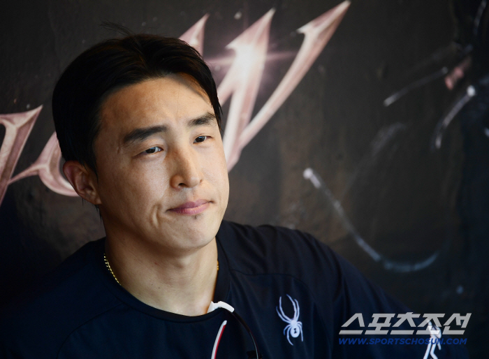 Hanwha Son Ah-seop visited Changwon for the first time in a different ...