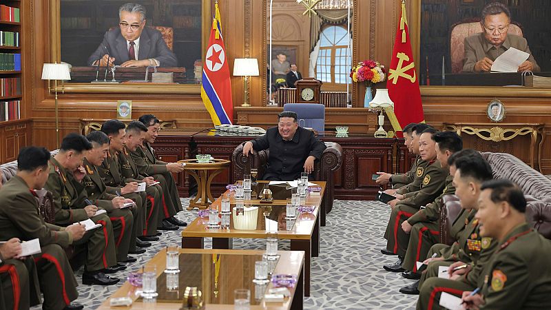 Kim Jong-un holds ceremony to welcome North Korean soldiers home from ...