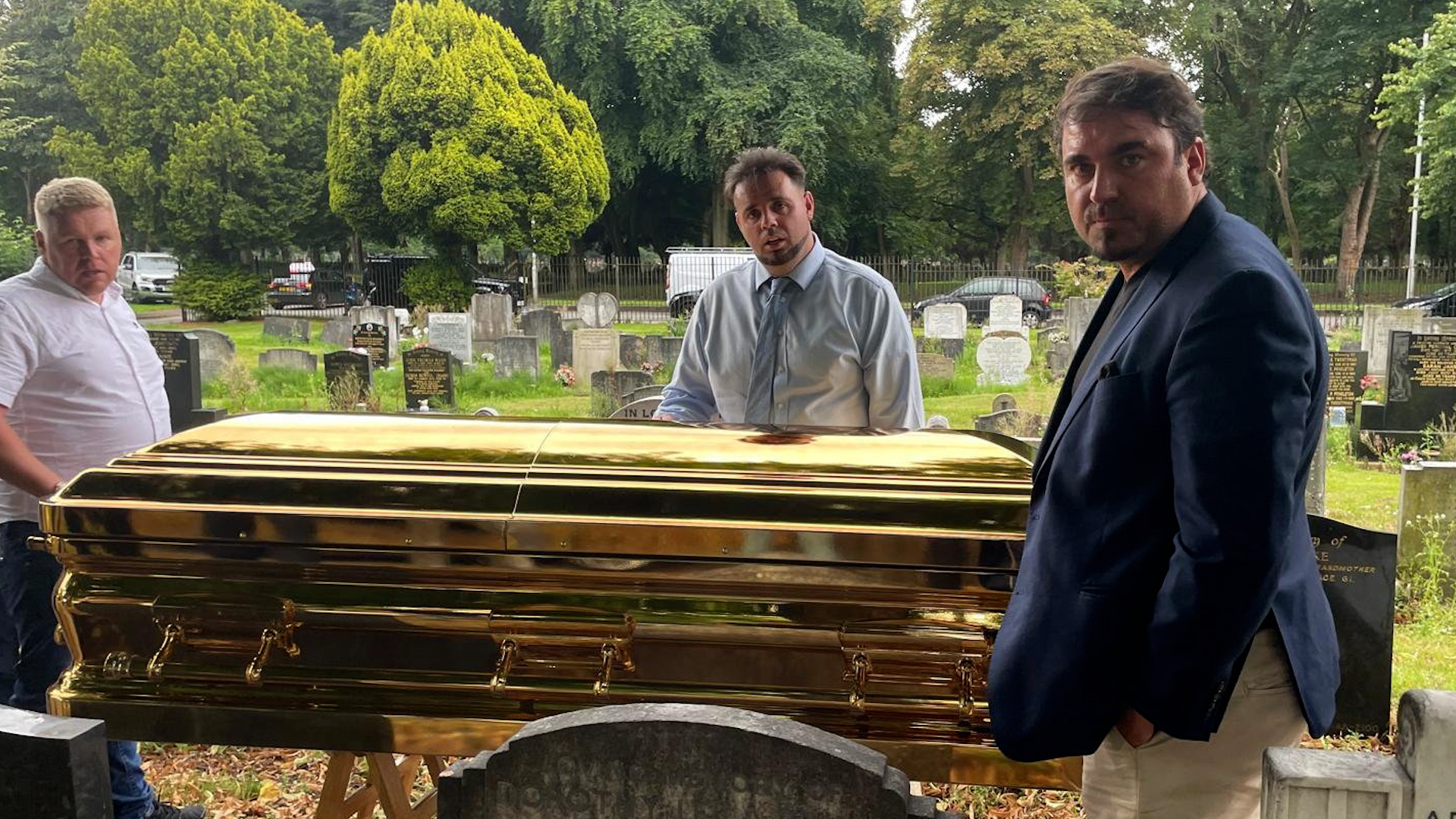 Traveller dad buried in "six figure" solid gold coffin after Rolls Royce tour