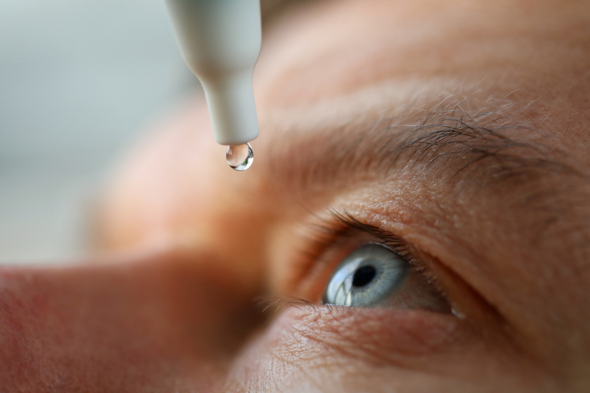 Clear vision without glasses: new eye drops approved for presbyopia