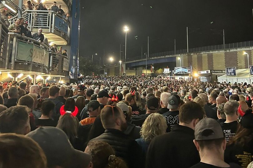Edinburgh AC/DC fans in 'nightmare' crowds trying to leave sold out ...