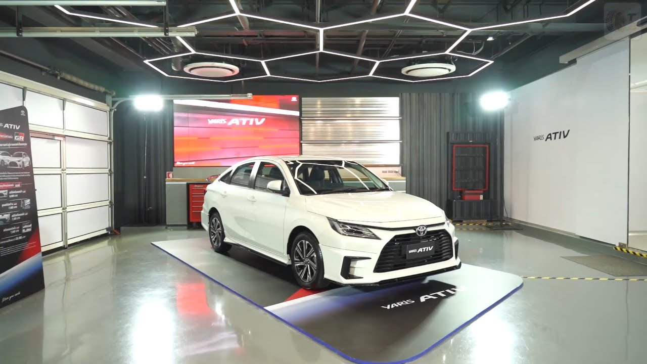 2026 Toyota Yaris ATIV HEV GR Sport | Weißer Hybrid mit Style