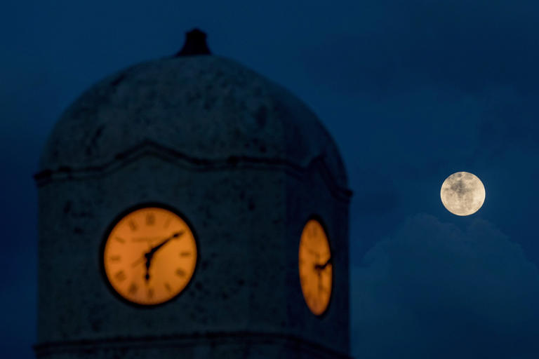 When is it time to fall back? Here's when daylight saving time 2025 is