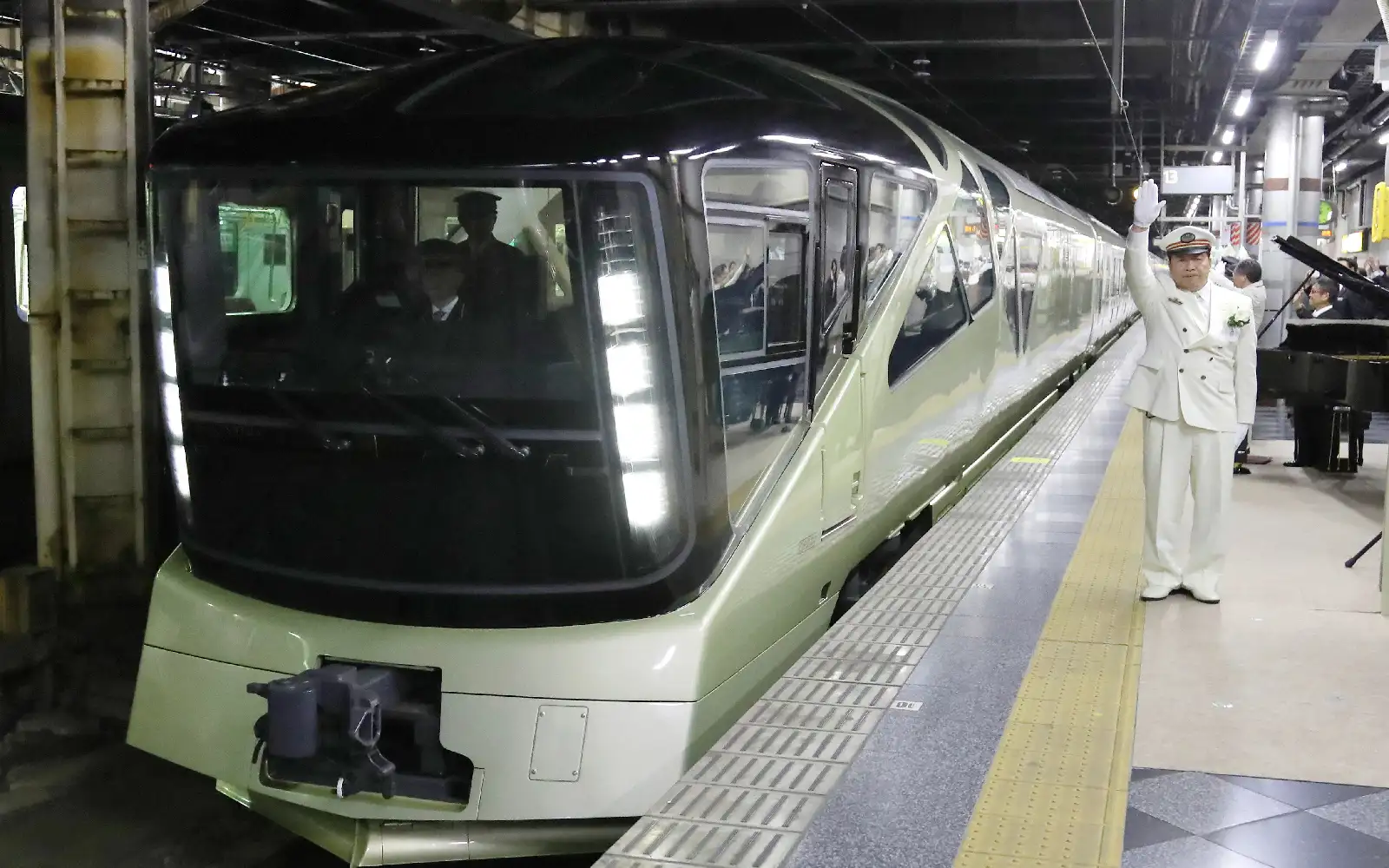 Boozy crew puts brakes on Japanese luxury train