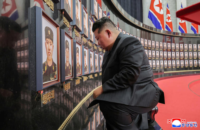 Kim Jong Un pays emotional tribute to North Korean soldiers killed in ...