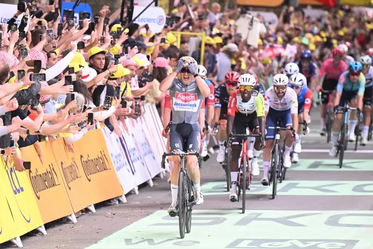 LIVE stage 1 Vuelta a España 2025 | Three weeks of climbing, but first ...