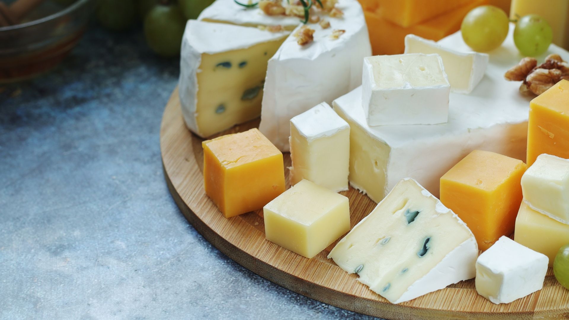 Keep Cheese Fresh For Longer With A Simple Vinegar Hack