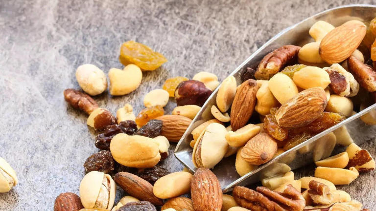 Best time to eat dry fruits and nuts for weight management, boost ...