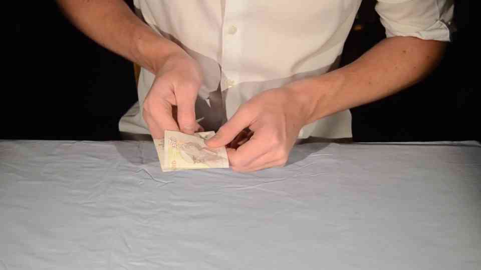 5 Easy Yet Impossible Magic Tricks