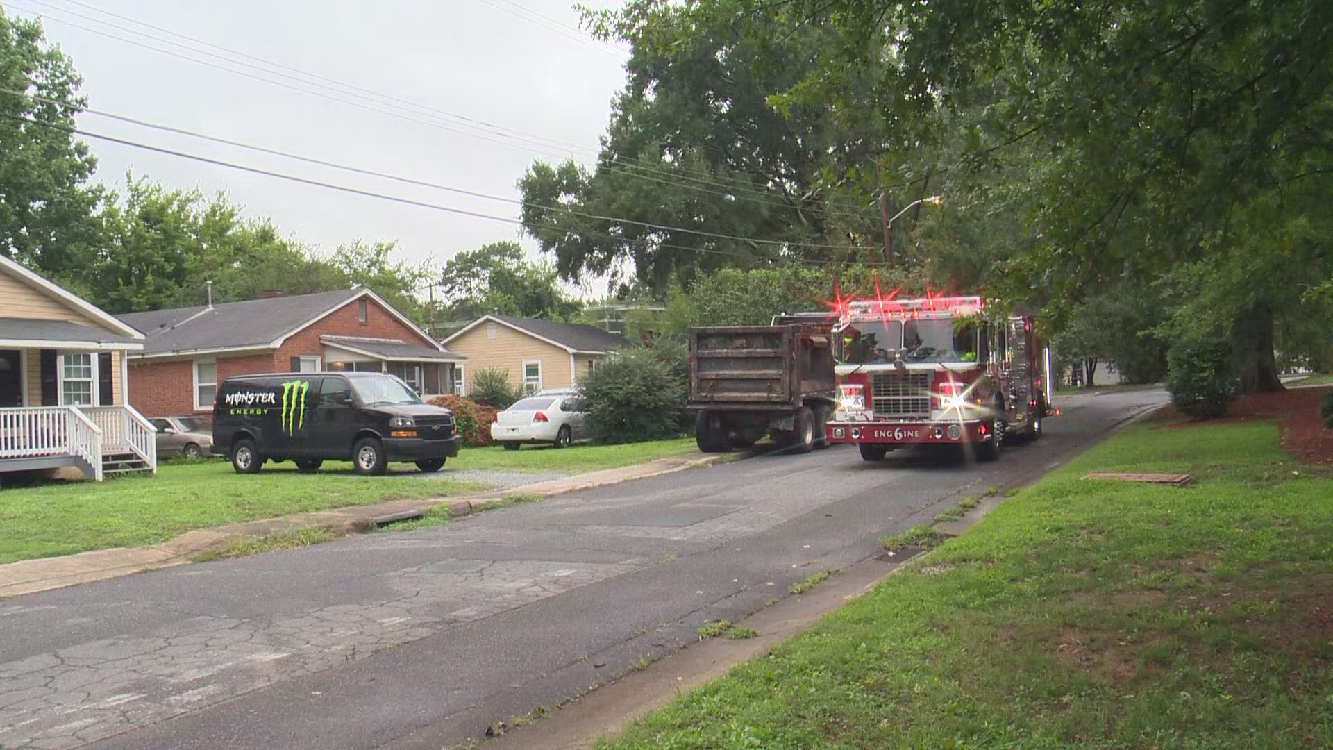 Crews respond to house fire in southwest Charlotte