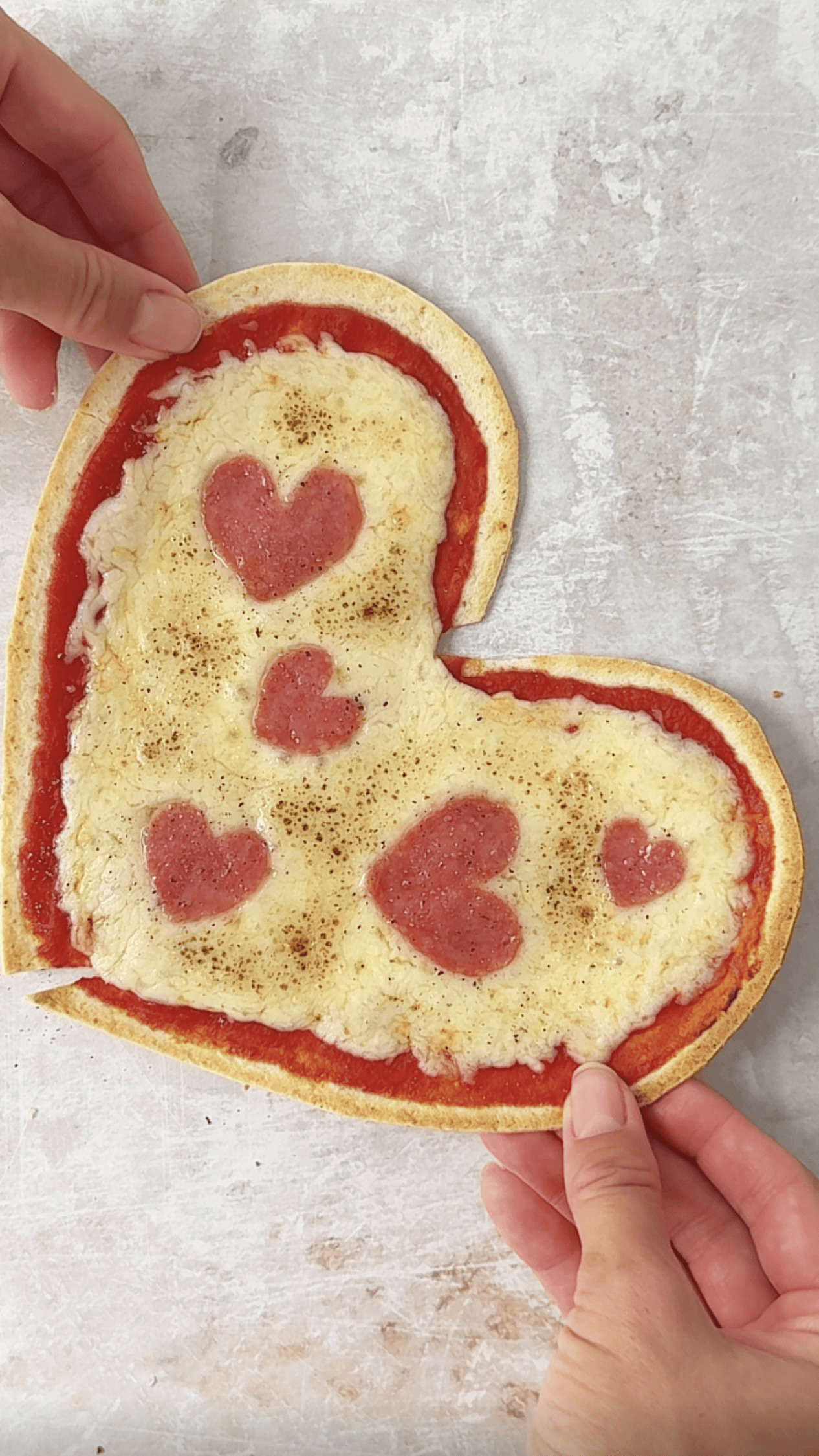 Pizza cuore infranto, Idea divertente per il tiro al formaggio