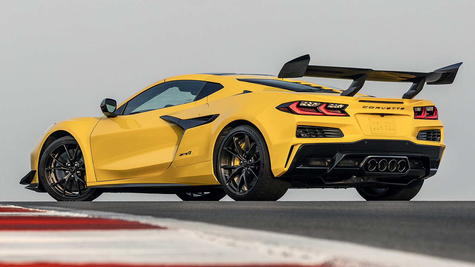 Darn: Some Chevy Corvette ZR1 owners report paint chipping at 180 mph ...