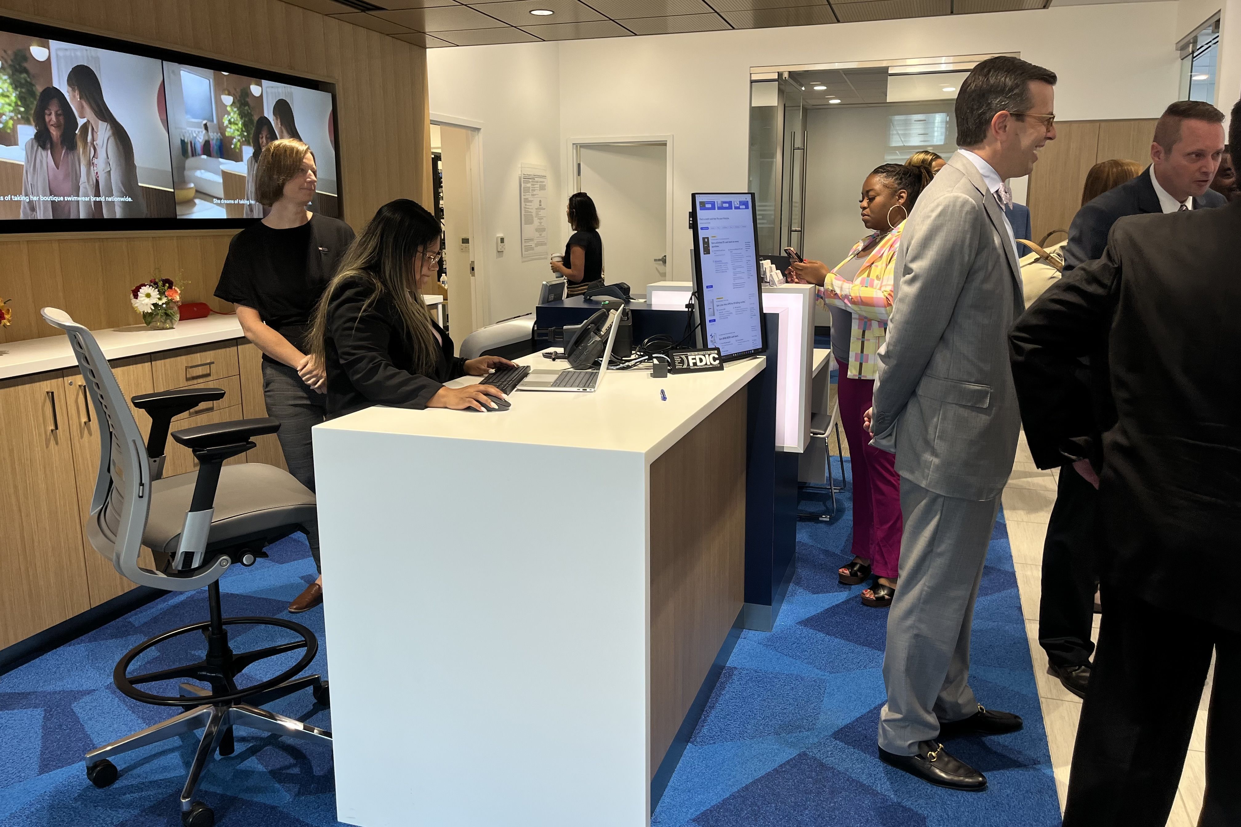 Another bank branch opens in Charlotte