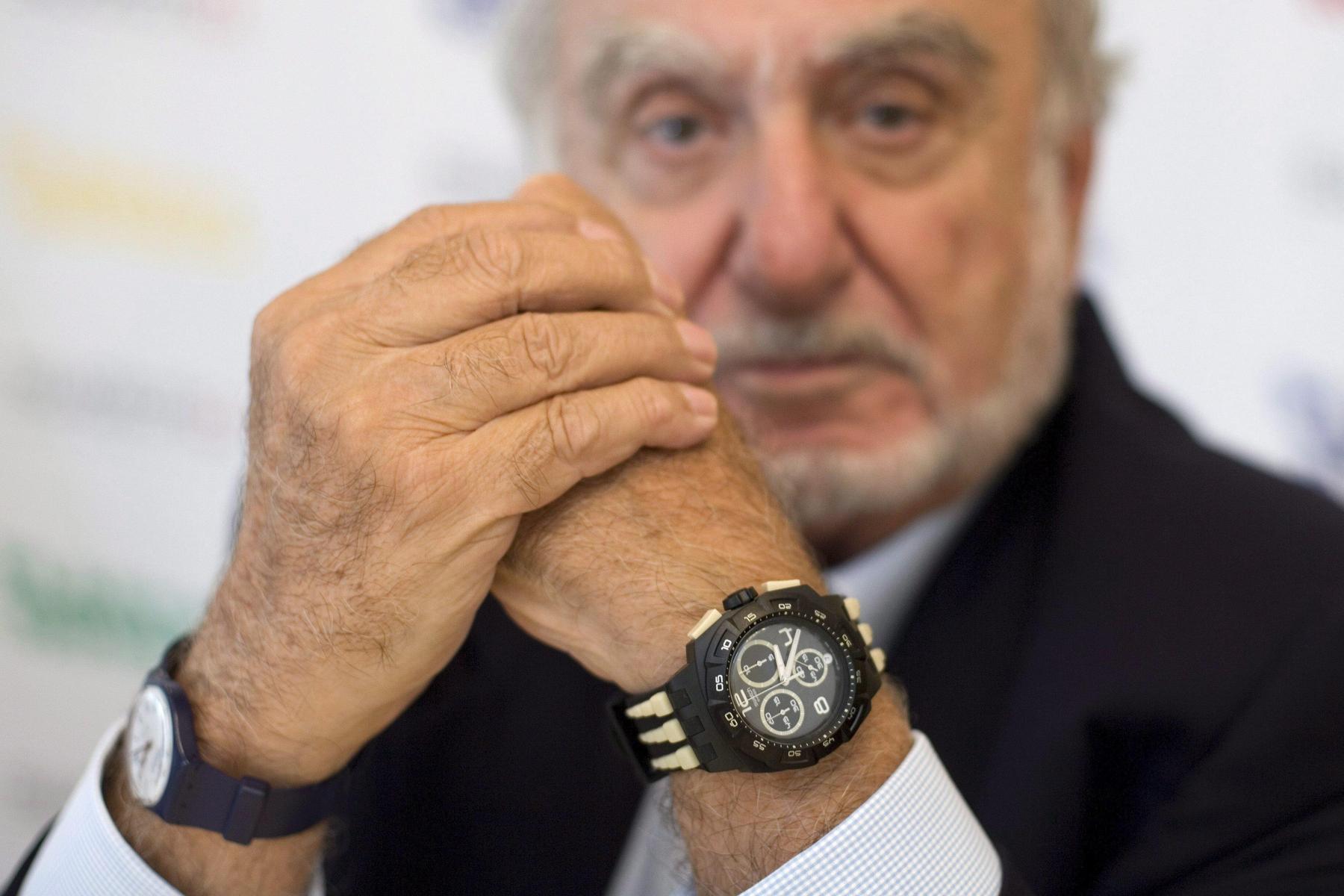 Swatch-CEO Hayek : Zwei Uhren gleichzeitig zu tragen ist „Kern unserer ...