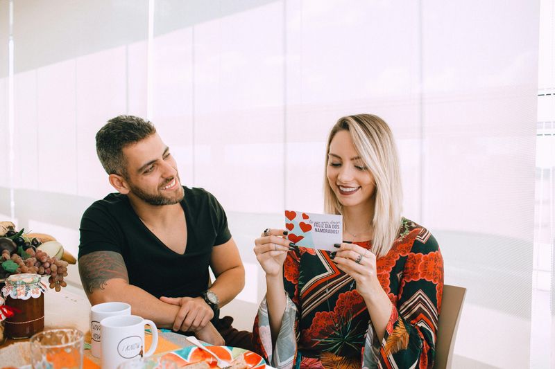 10 Small Gestures That Deepen a Relationship Instantly