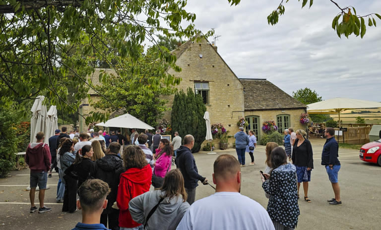 What Jeremy Clarkson's 'chaotic' Farmer's Dog pub is really like behind ...