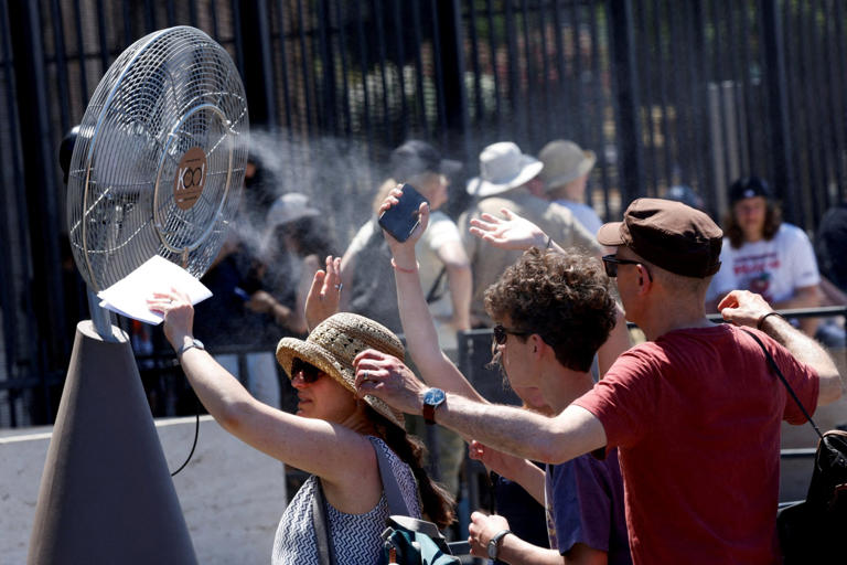 Tour guide collapses and dies in sweltering Rome heat