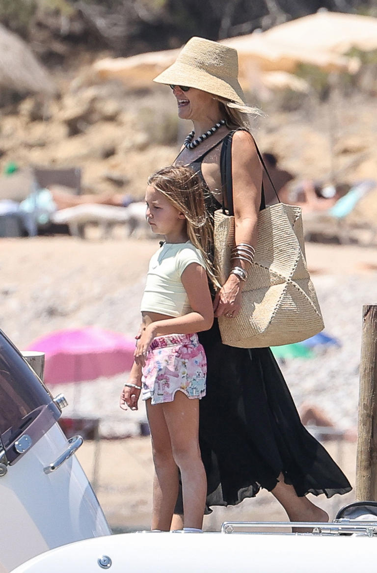 Un aplauso para Paula Echevarría por marcarse el ‘look’ de aeropuerto ...