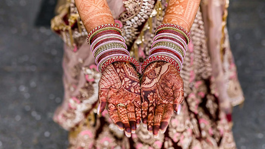 Dark Mehndi: The color of the mehndi on your hands will become very ...