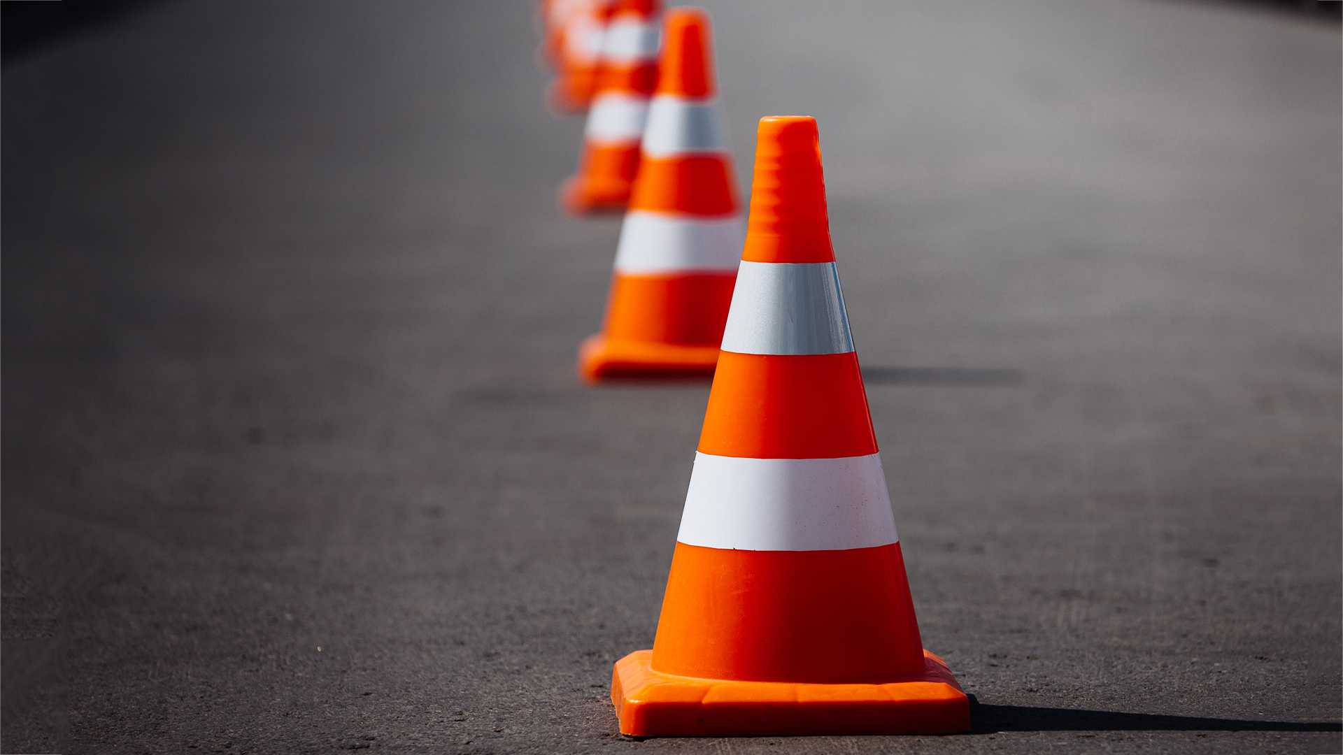 Man wearing reflective vest while directing traffic hit, killed in ...
