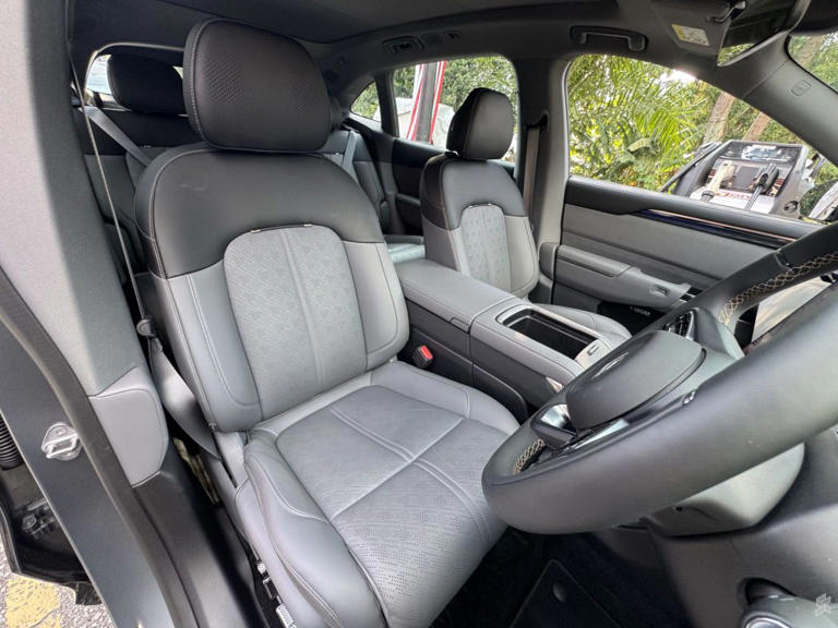 Zeekr 7X officially arrived in Malaysia. Tesla Model Y killer priced ...