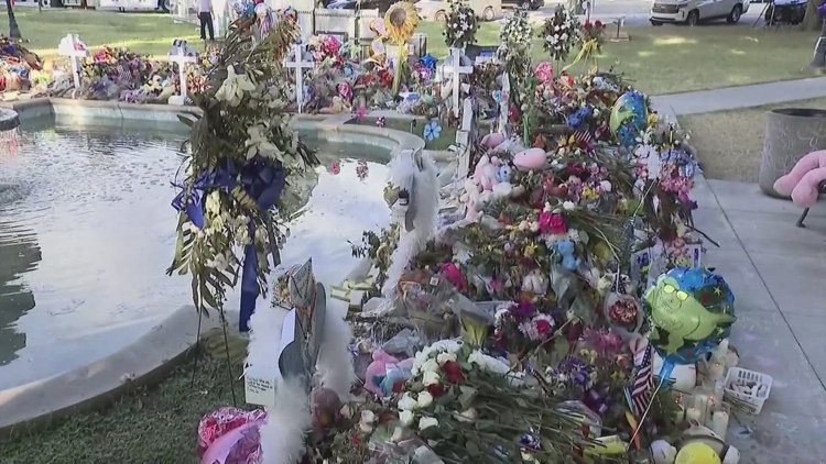 CNN: Uvalde school officials withheld key emails related to Robb ...