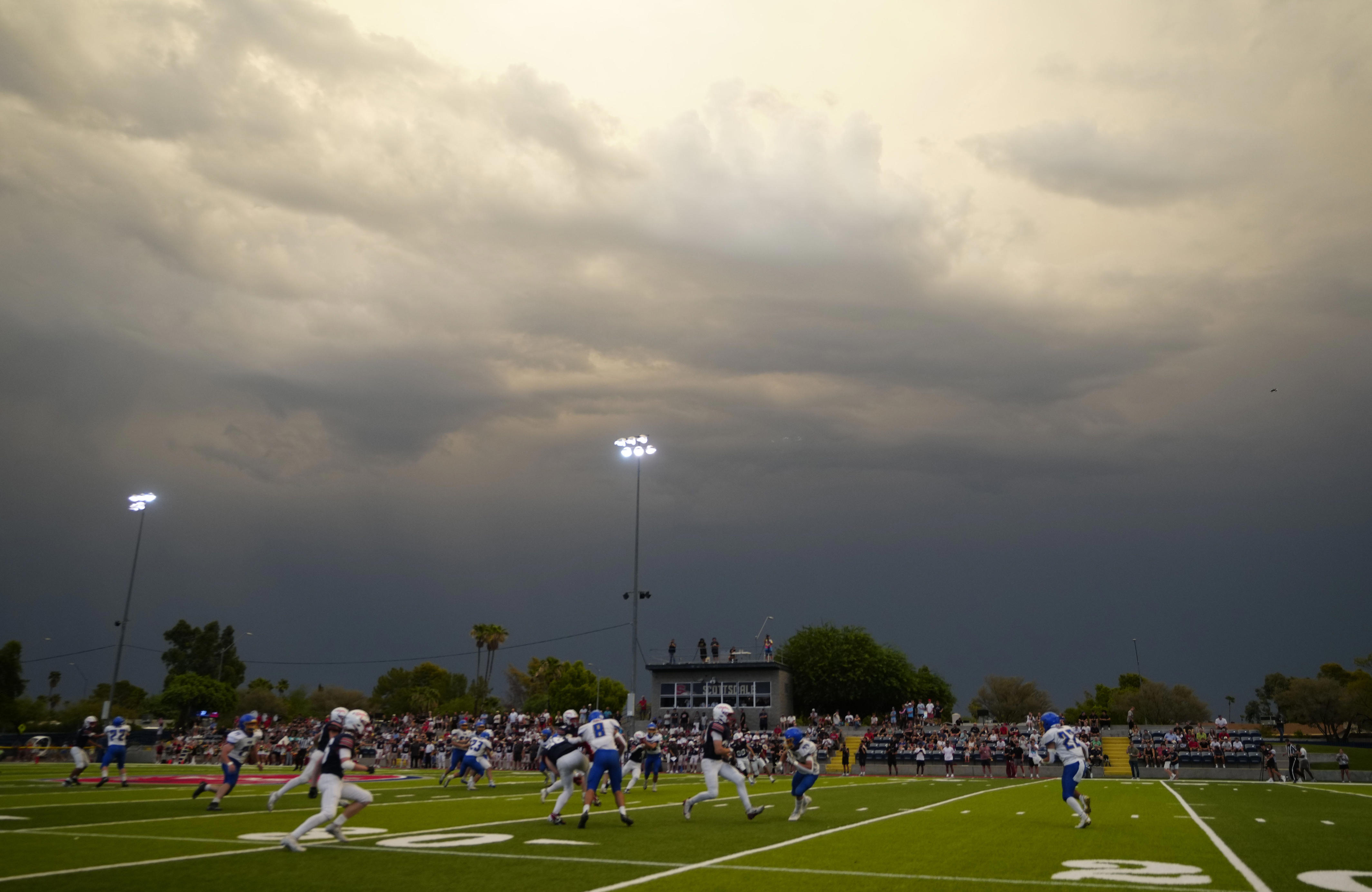 Arizona HS football weather affects games at Arcadia, Thunderbird and more
