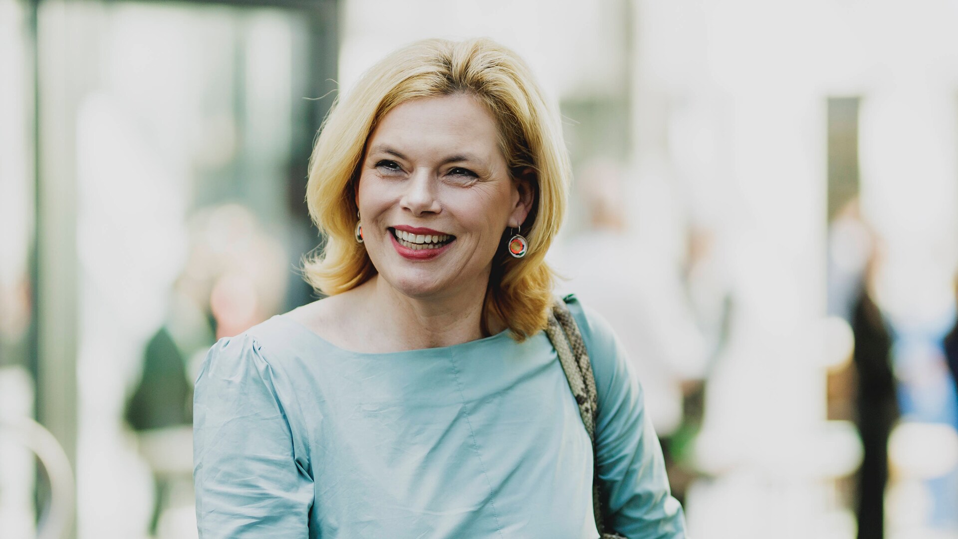 Bei G7-Gipfel in Kanada: Julia Klöckner begeistert in Hingucker-Kleid