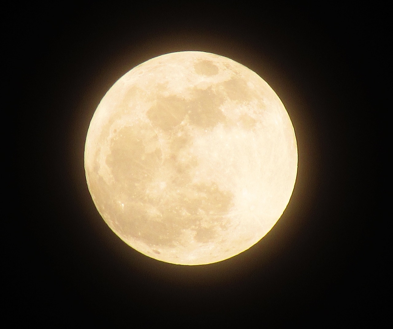 10 Ways a Full Moon Can Affect Human Behavior
