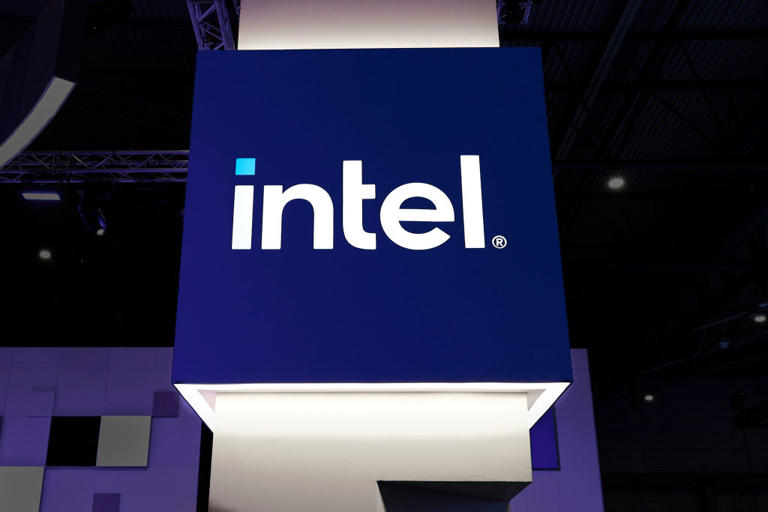 U.S. government plans to take a 10% stake in Intel