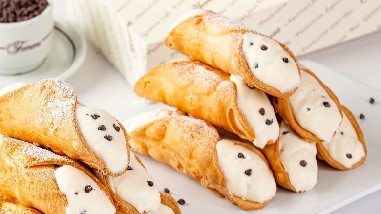 The 19 Best Spots To Grab A Cannoli In NYC