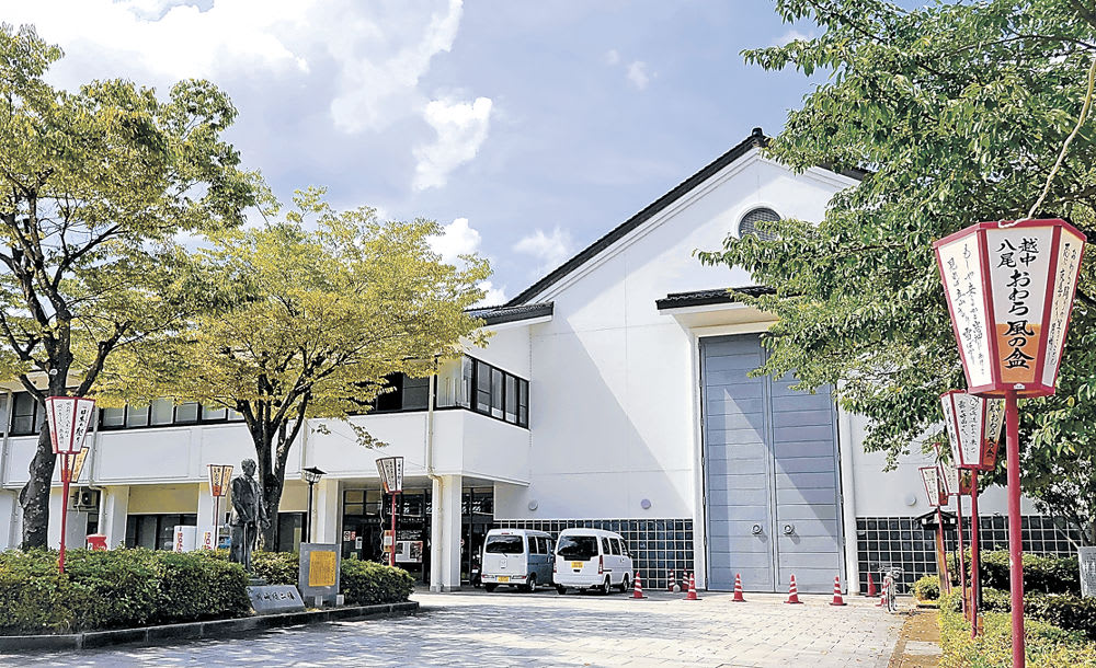 「風の盆」前に展示一新 八尾の観光2施設 曳山展示館、開館40年で初 おわら資料館、映像室改修