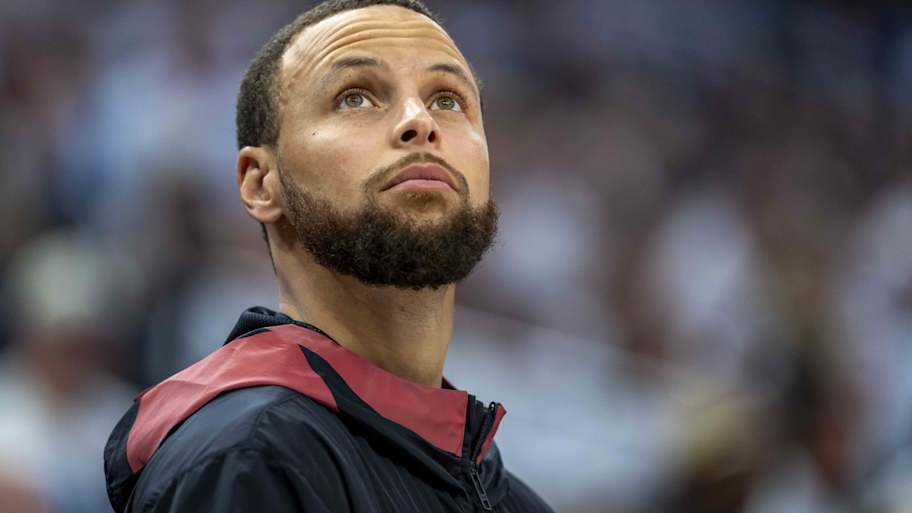 6-foot-2 Stephen Curry is 7-foot-6 Yao Ming’s Mini-Me hanging in China
