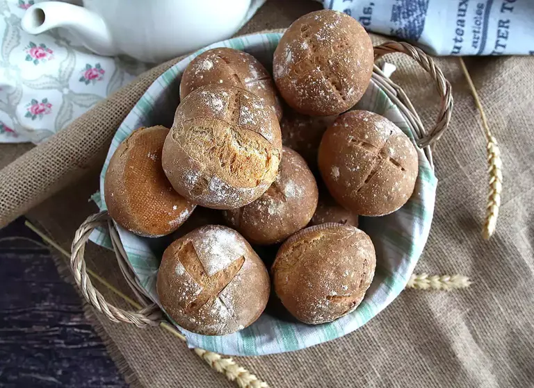 No knead mini breads - crispy and soft result!