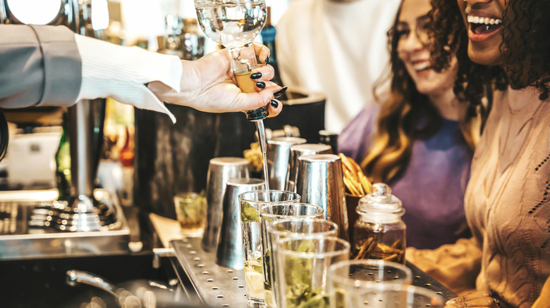12 Cocktail Ordering Mistakes That Are Confusing Your Bartender
