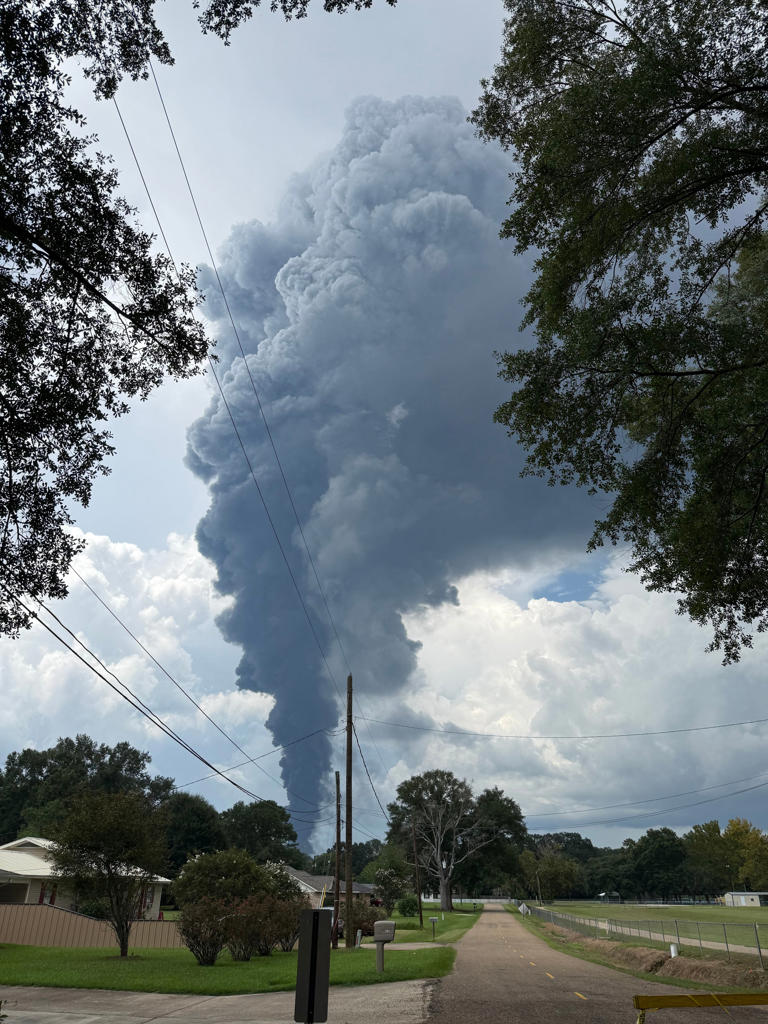 Oily residue from warehouse fire headed for Lake Pontchartrain seen in ...