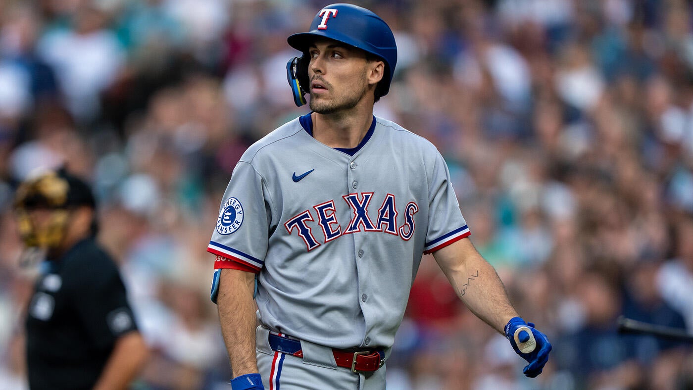 Evan Carter injury: Rangers center fielder suffers fractured wrist ...