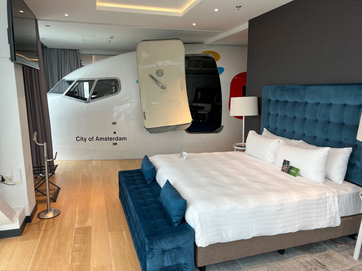 Live Your Pilot Dreams: Airplane Hotel Room at the Corendon Amsterdam ...