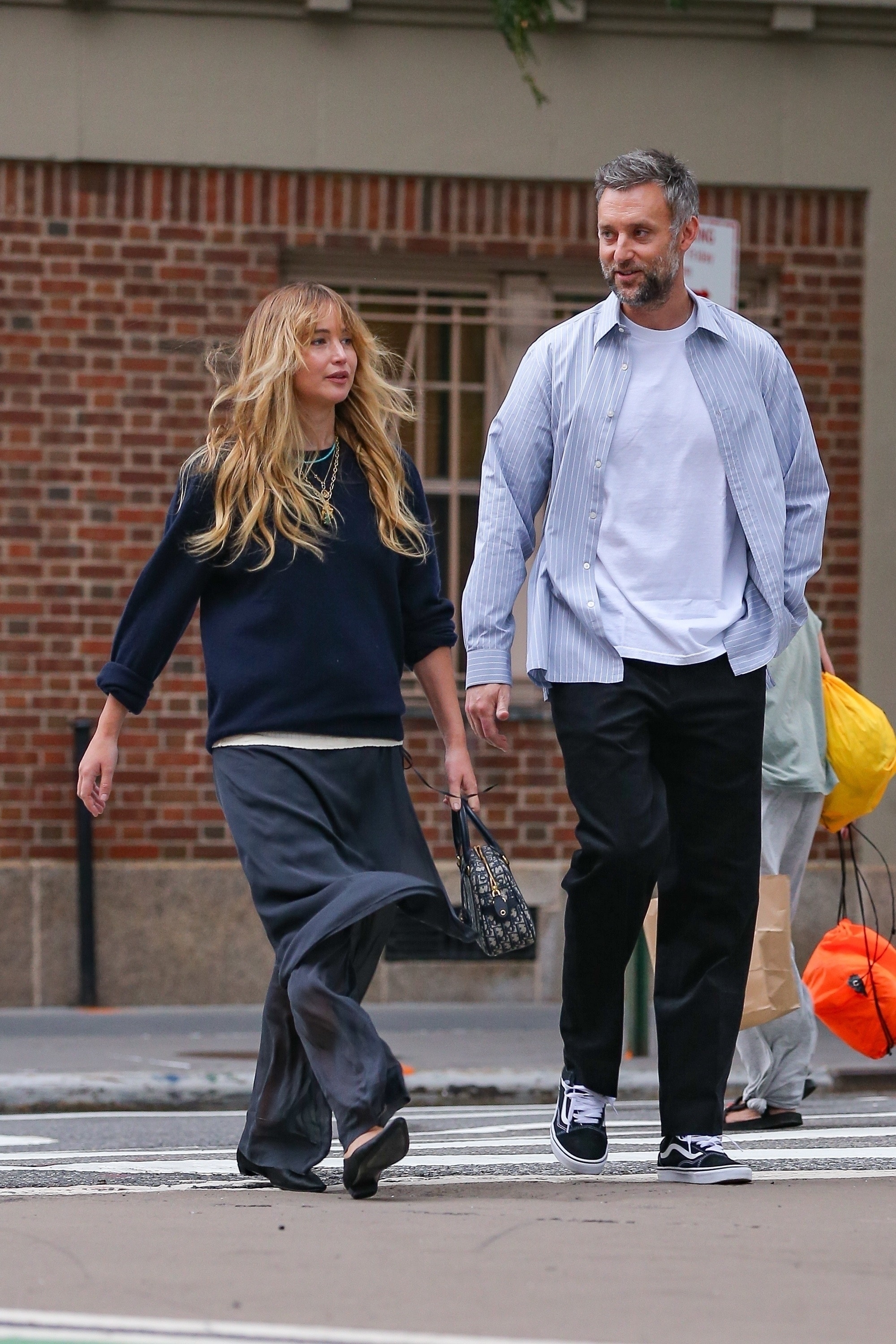 Jennifer Lawrence Goes Full Fall Mode With Her Favorite Bag Trend and a ...