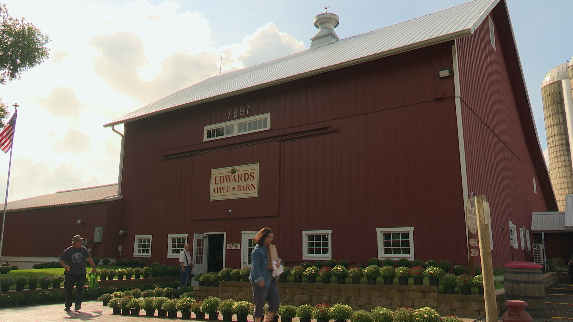 Edwards Apple Orchard West opens for 2025 season