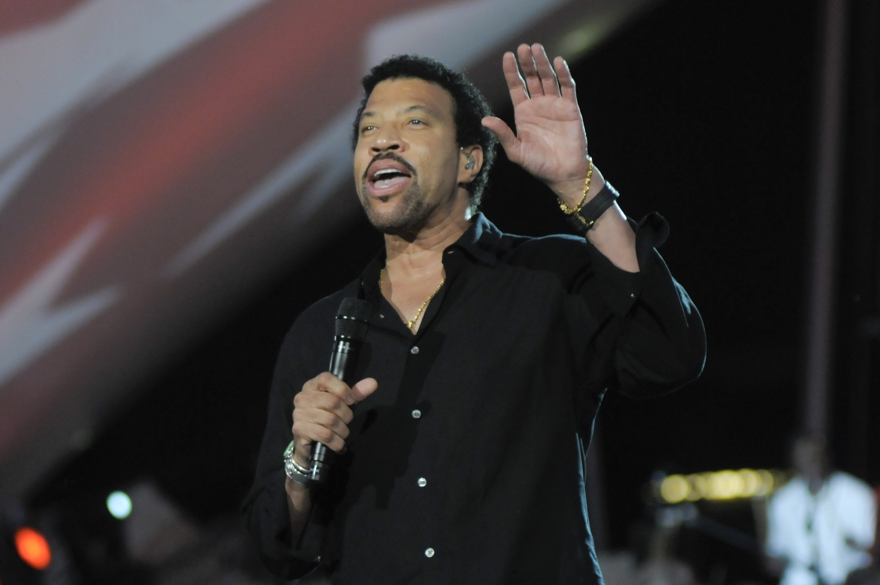 Man arrested in early morning burglary at Beverly Hills home of Lionel ...