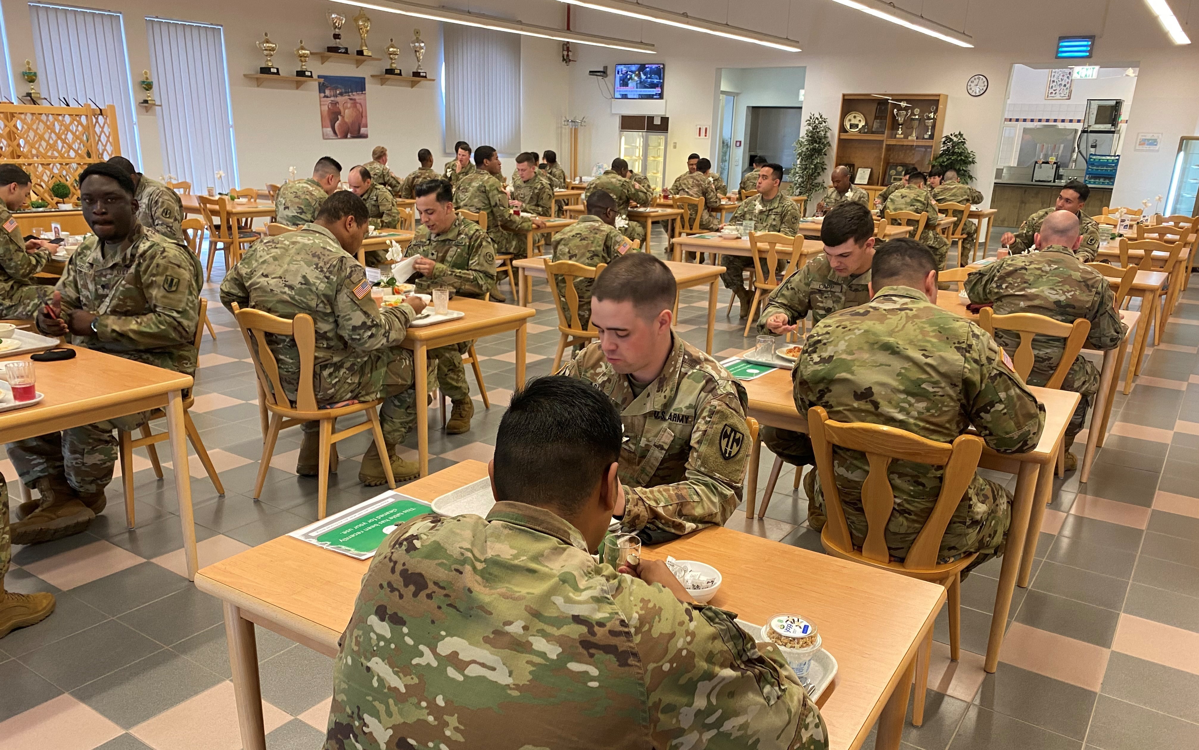Pilot program at Fort Hood gives soldiers more dining options